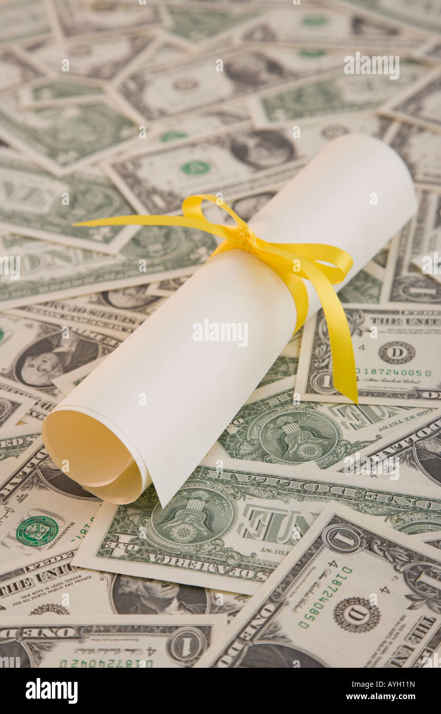 Diploma money hi-res stock photography and images - Alamy