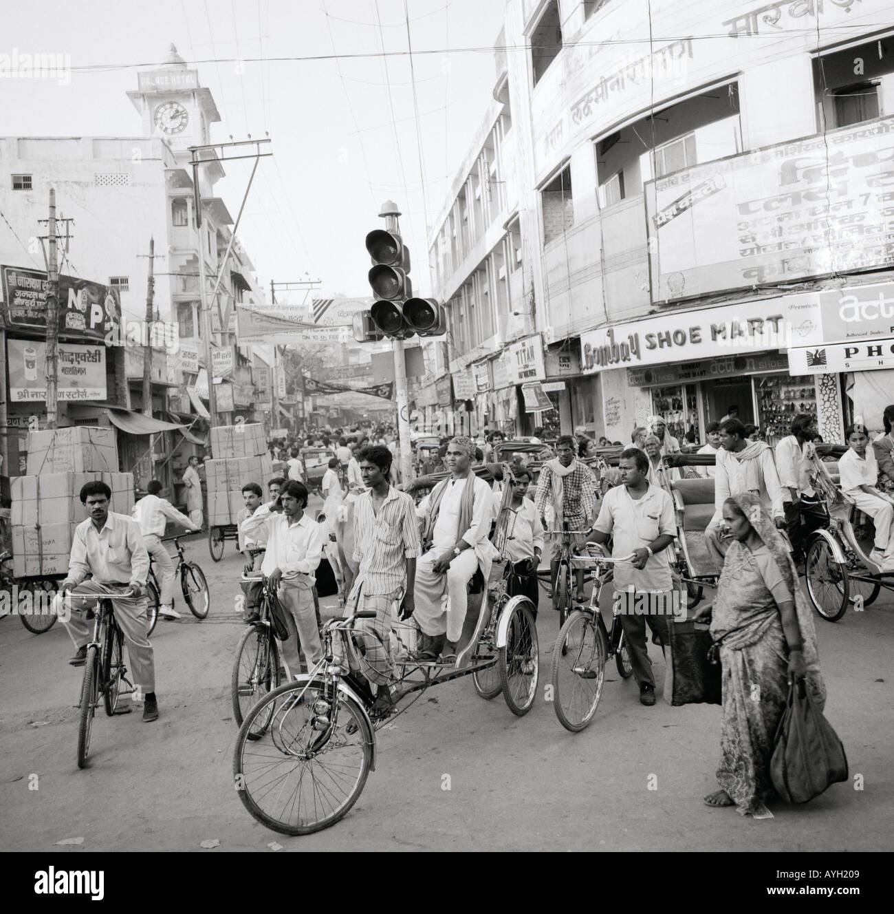 Busy street life in Varanasi Benares in Uttar Pradesh in India in South ...