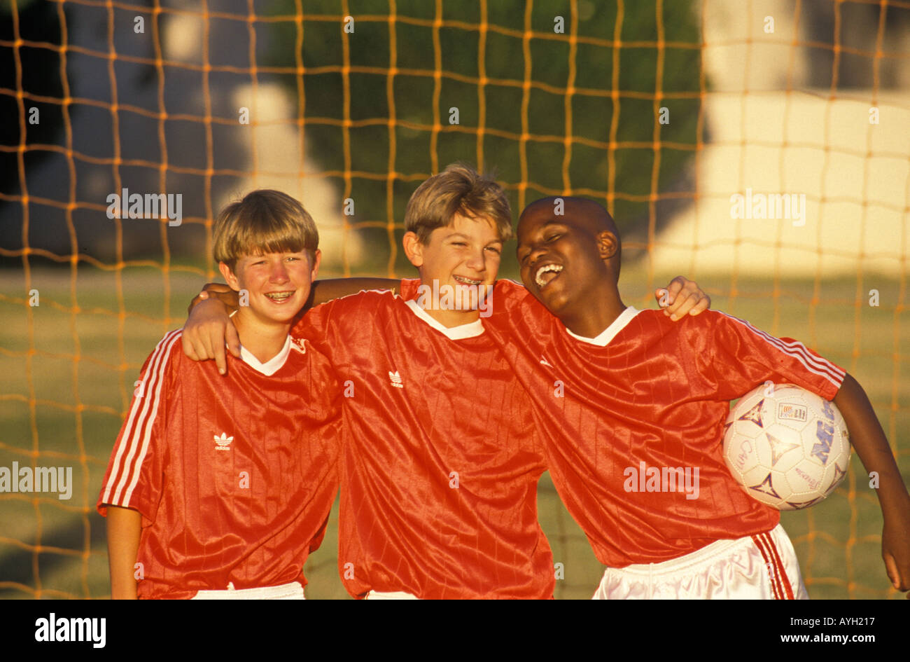 youth football teammates celebrate Stock Photo - Alamy