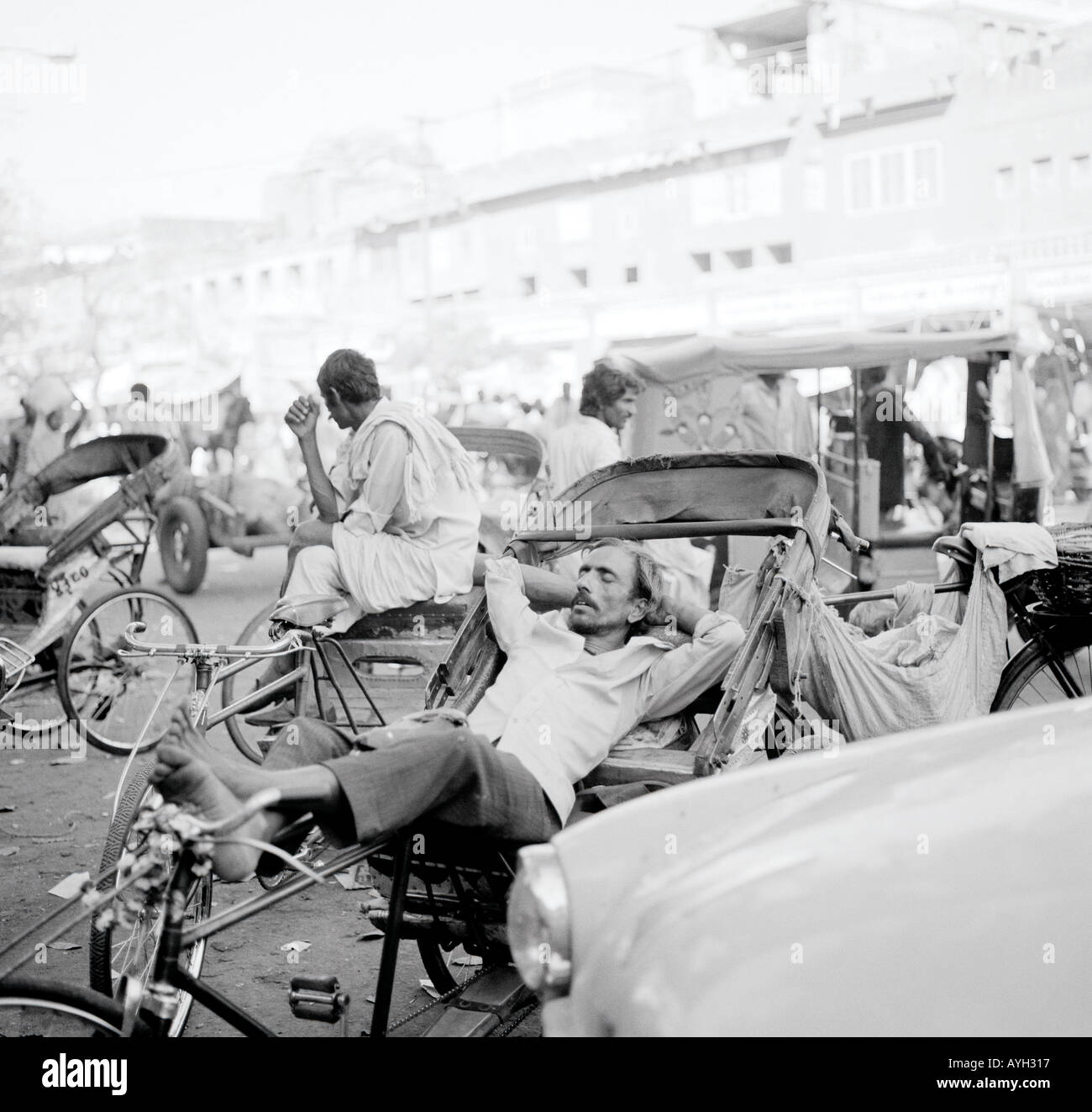 A rickshaw driver siesta in Jaipur Pink City in Rajasthan in India in ...