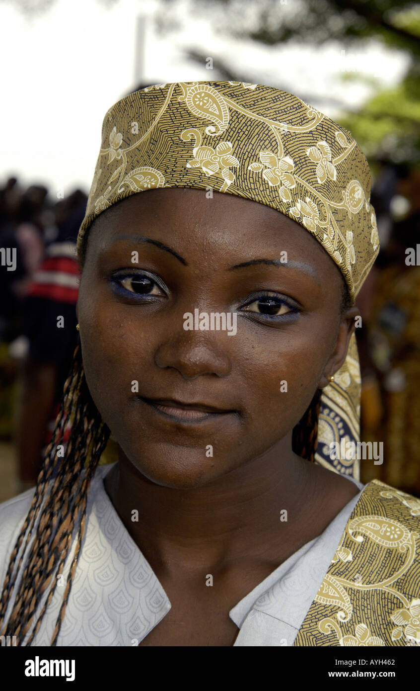Woman traditional dress cameroon hi-res stock photography and images ...