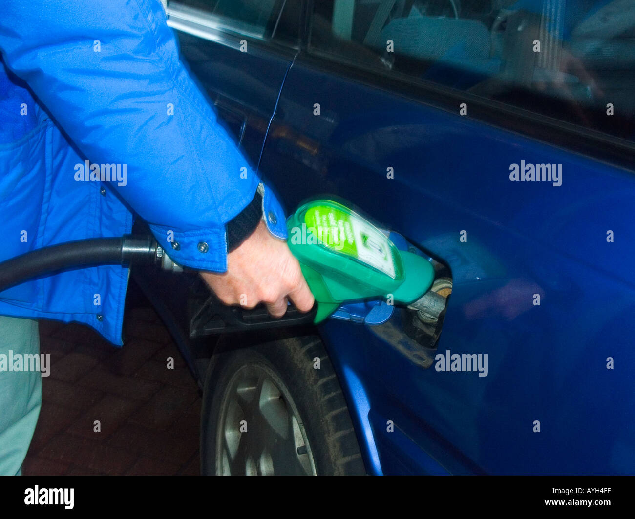 Filling up tank hi-res stock photography and images - Alamy