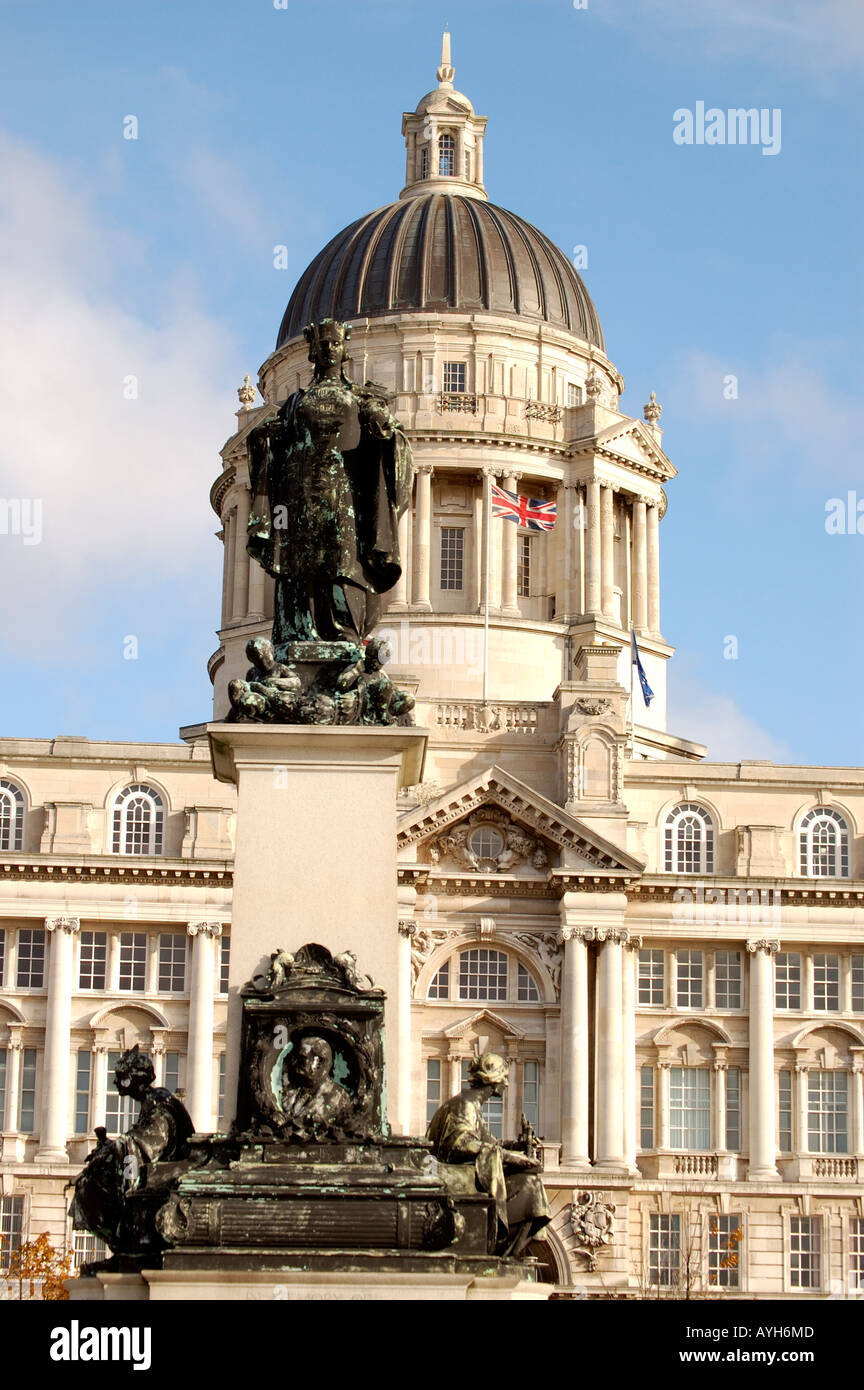 Former mersey docks and harbour board offices hi-res stock photography ...