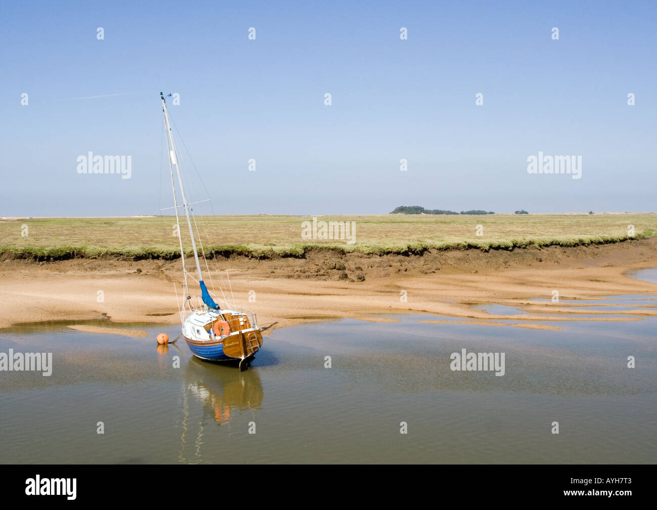 River sand bars boat hi-res stock photography and images - Alamy