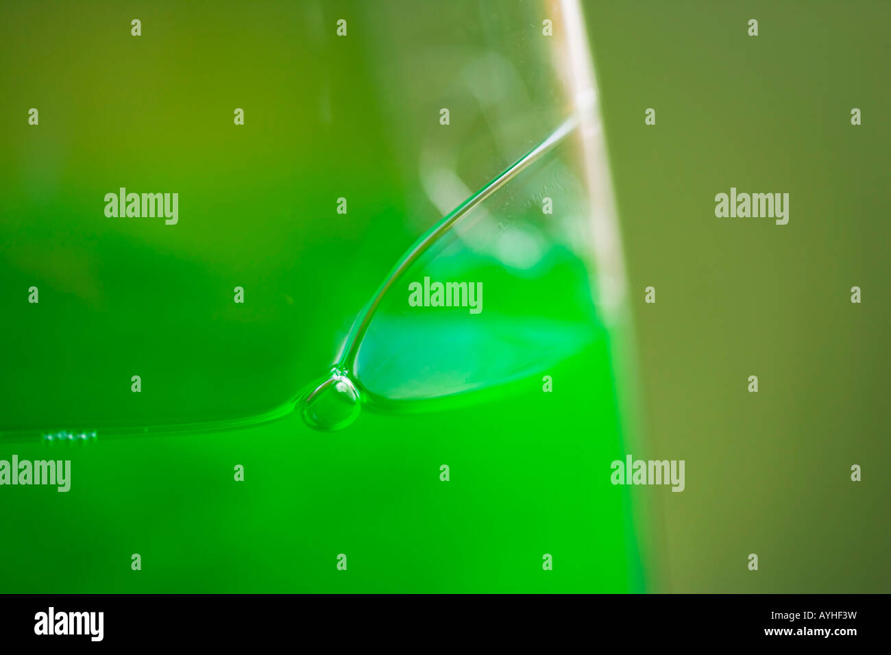 Green washing up liquid hi-res stock photography and images - Alamy