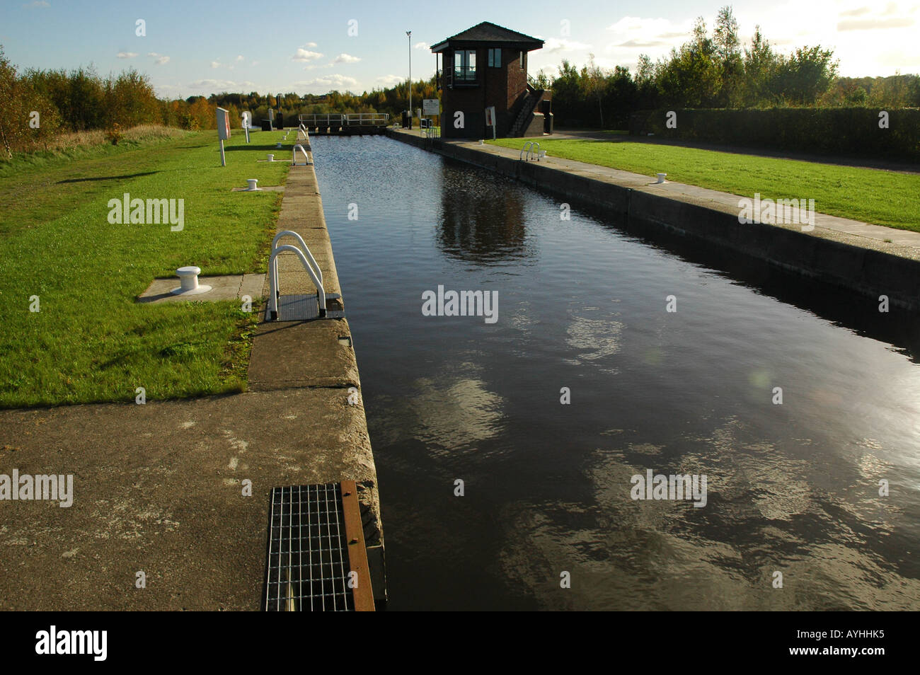 River aire towpath hi-res stock photography and images - Alamy