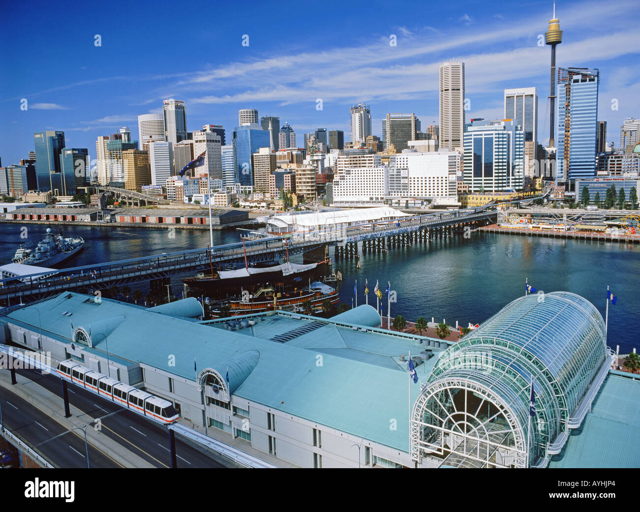 Sydney monorail in darling harbour hi-res stock photography and images ...