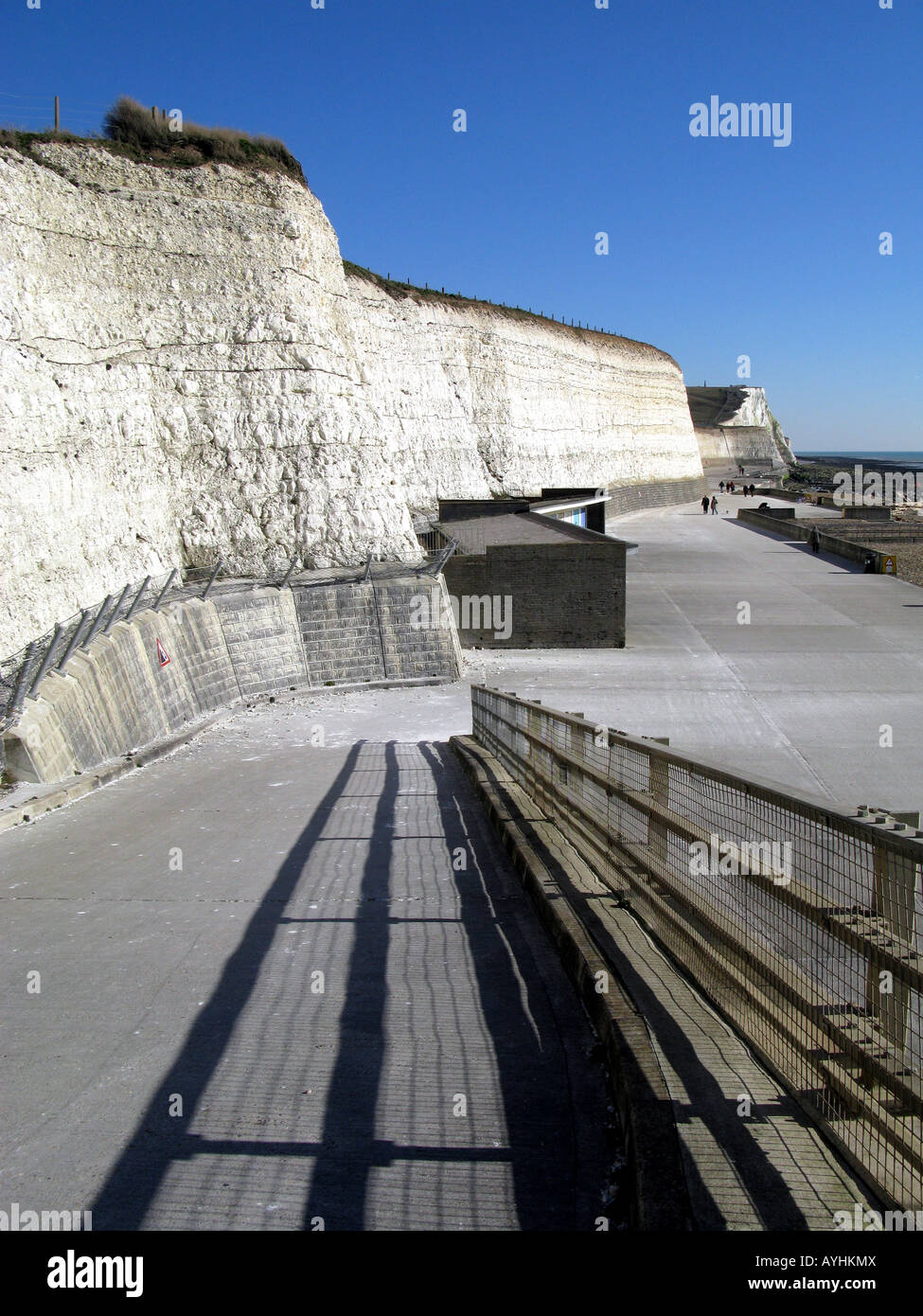 Path leading to Brighton promenade and beach Stock Photo - Alamy