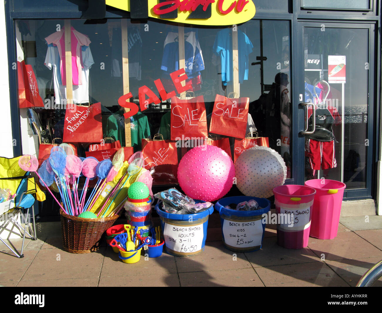 Sea front beach shop Stock Photo - Alamy