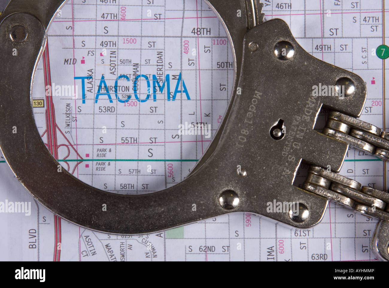 Set of handcuffs on Tacoma, Washington map Stock Photo - Alamy