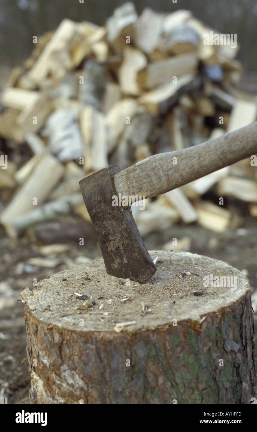 Brennholz hacken hi-res stock photography and images - Alamy