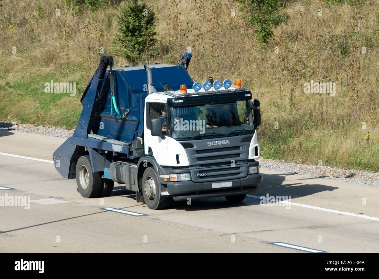 Skip lorry hi-res stock photography and images - Alamy