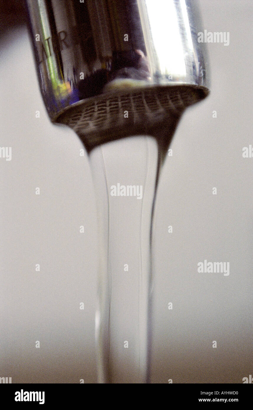 Wasserhahn wasser fliessen hi-res stock photography and images - Alamy