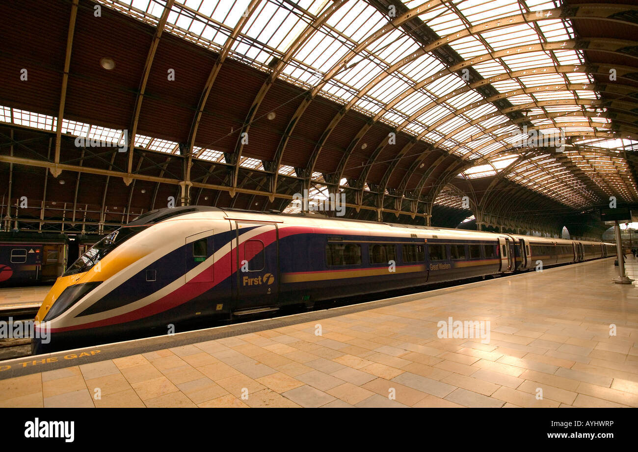 Train in Paddington Station London UK Stock Photo - Alamy