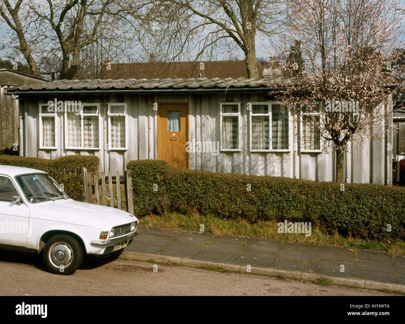 Prefab house 1940s hi-res stock photography and images - Alamy