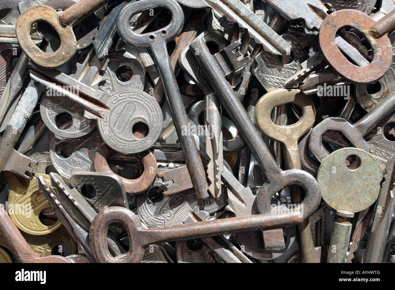 pile of old keys Stock Photo - Alamy