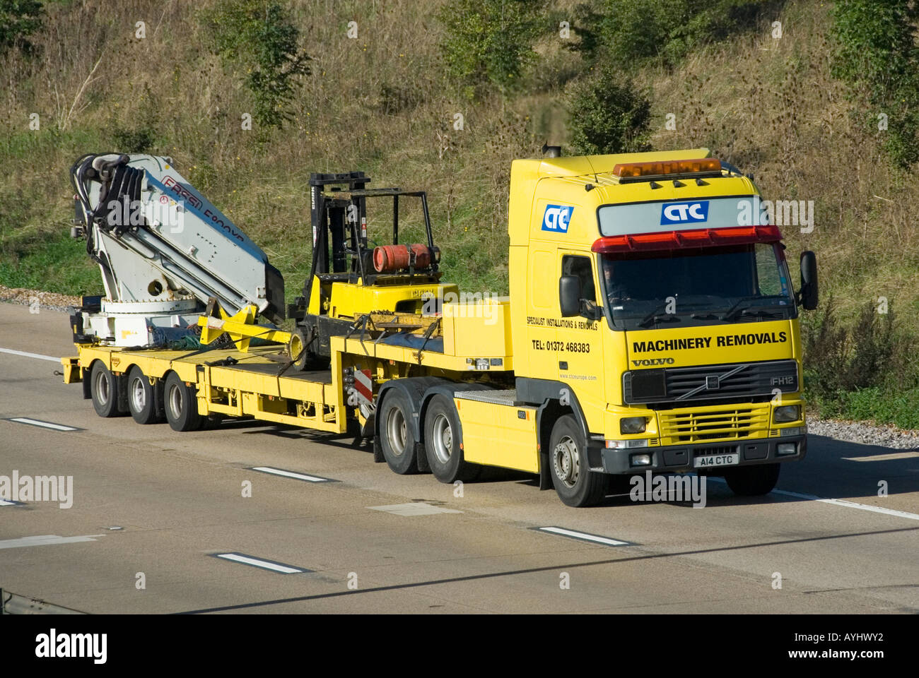 Yellow hgv articulated lorries High Resolution Stock Photography and ...
