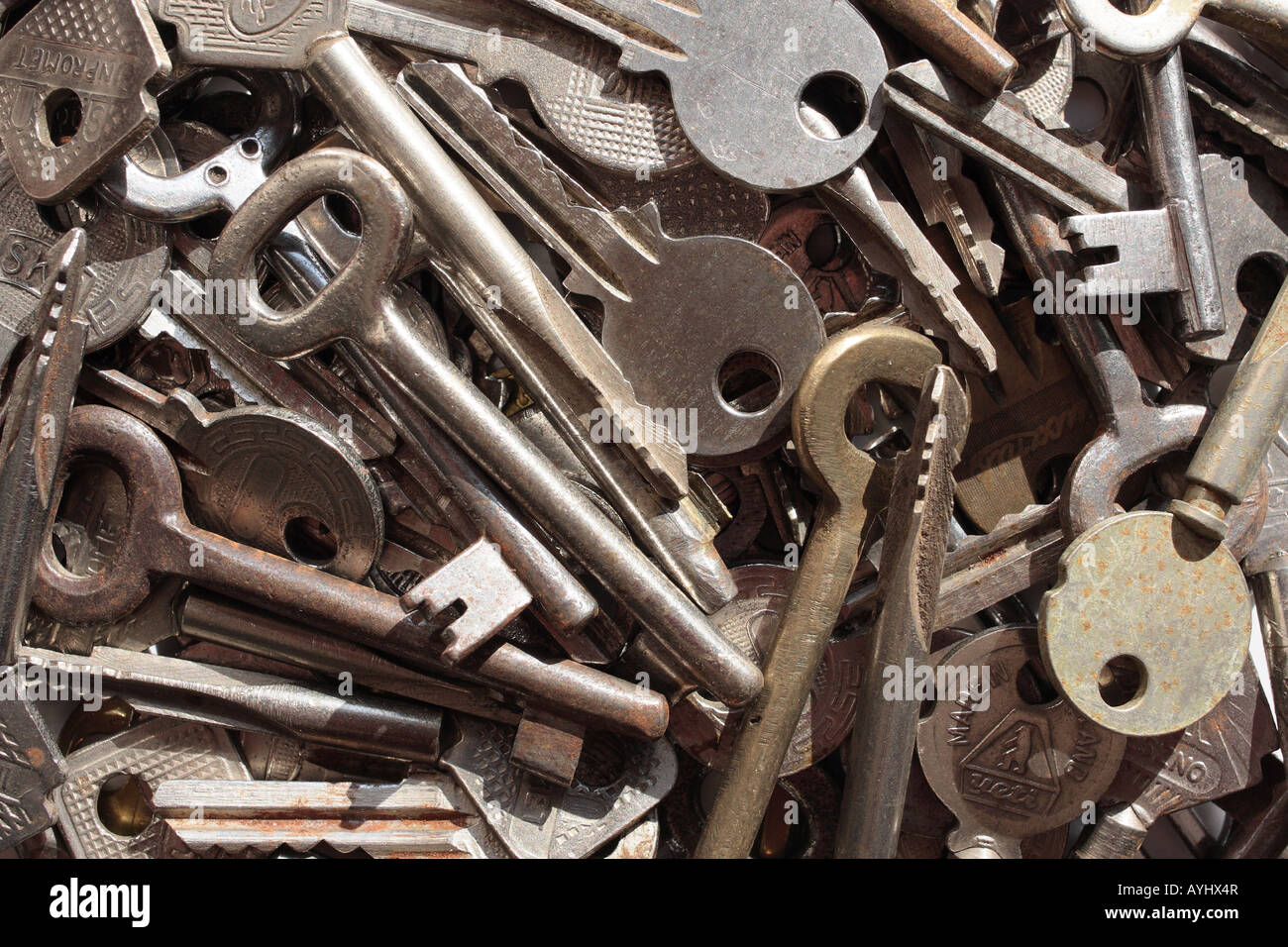 pile of old keys Stock Photo - Alamy