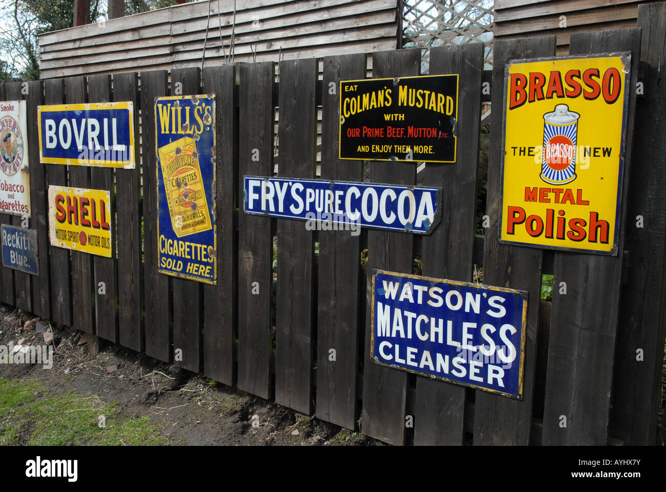 Enamel advertising signs hi-res stock photography and images - Alamy