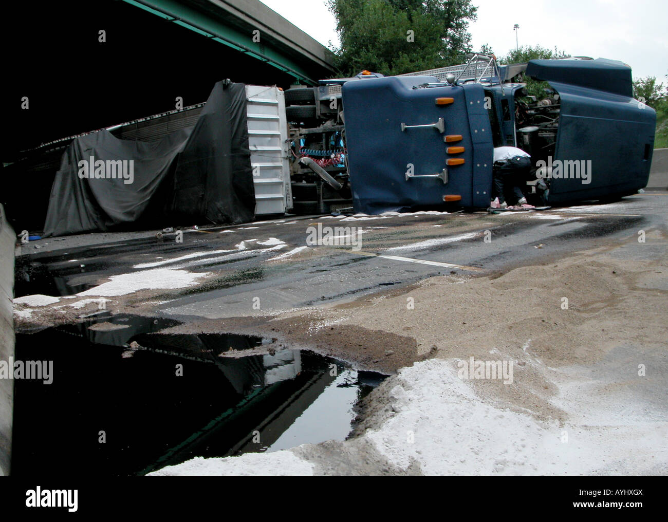 semi truck wreck diesel fuel spill Stock Photo - Alamy