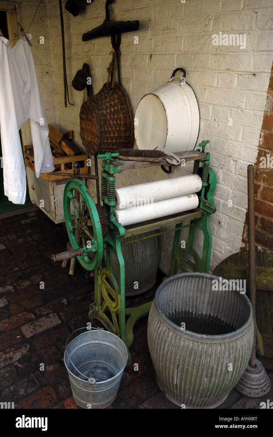 Washing mangle hi-res stock photography and images - Alamy