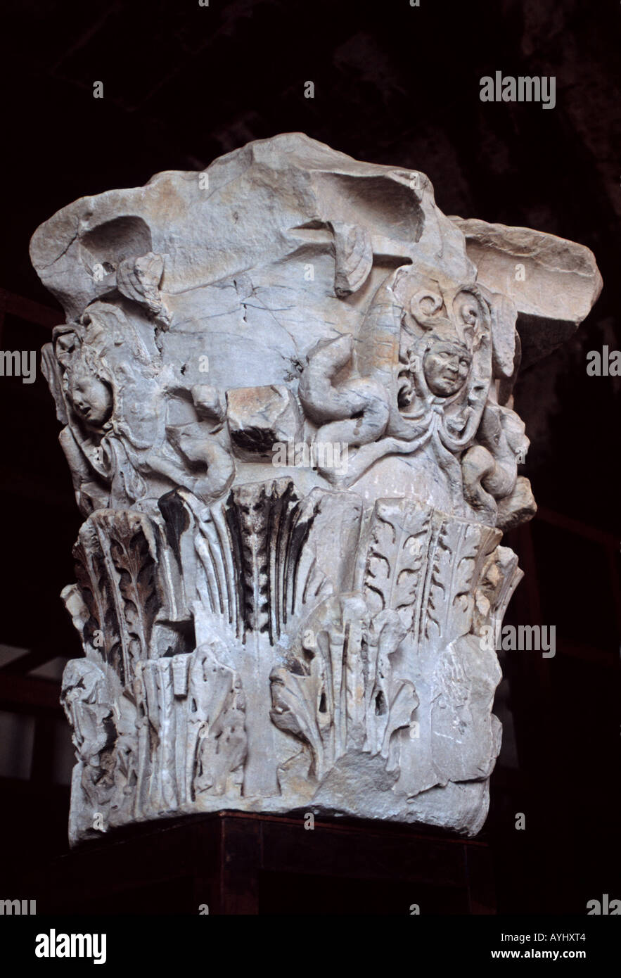 Corinthian heads hi-res stock photography and images - Alamy