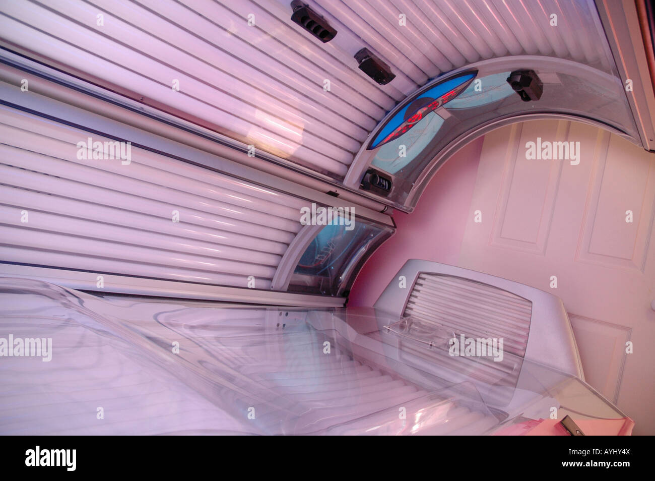 Sun bed uv hi-res stock photography and images - Alamy