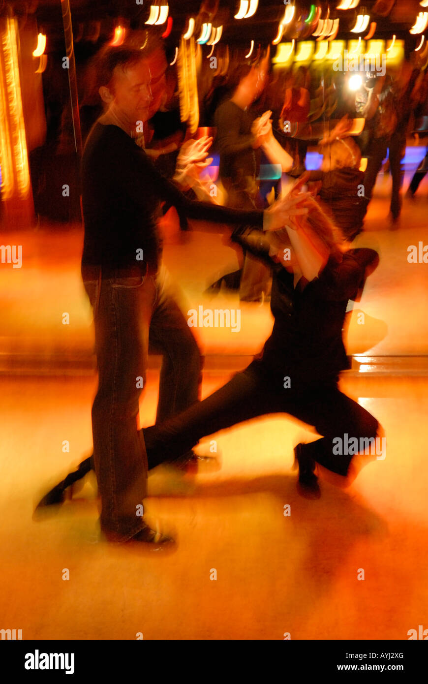 Chicas afro hi-res stock photography and images - Alamy