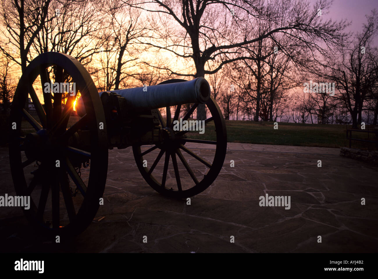Civial War cannon sit at Lookout Mountain Point Park at dusk Stock ...