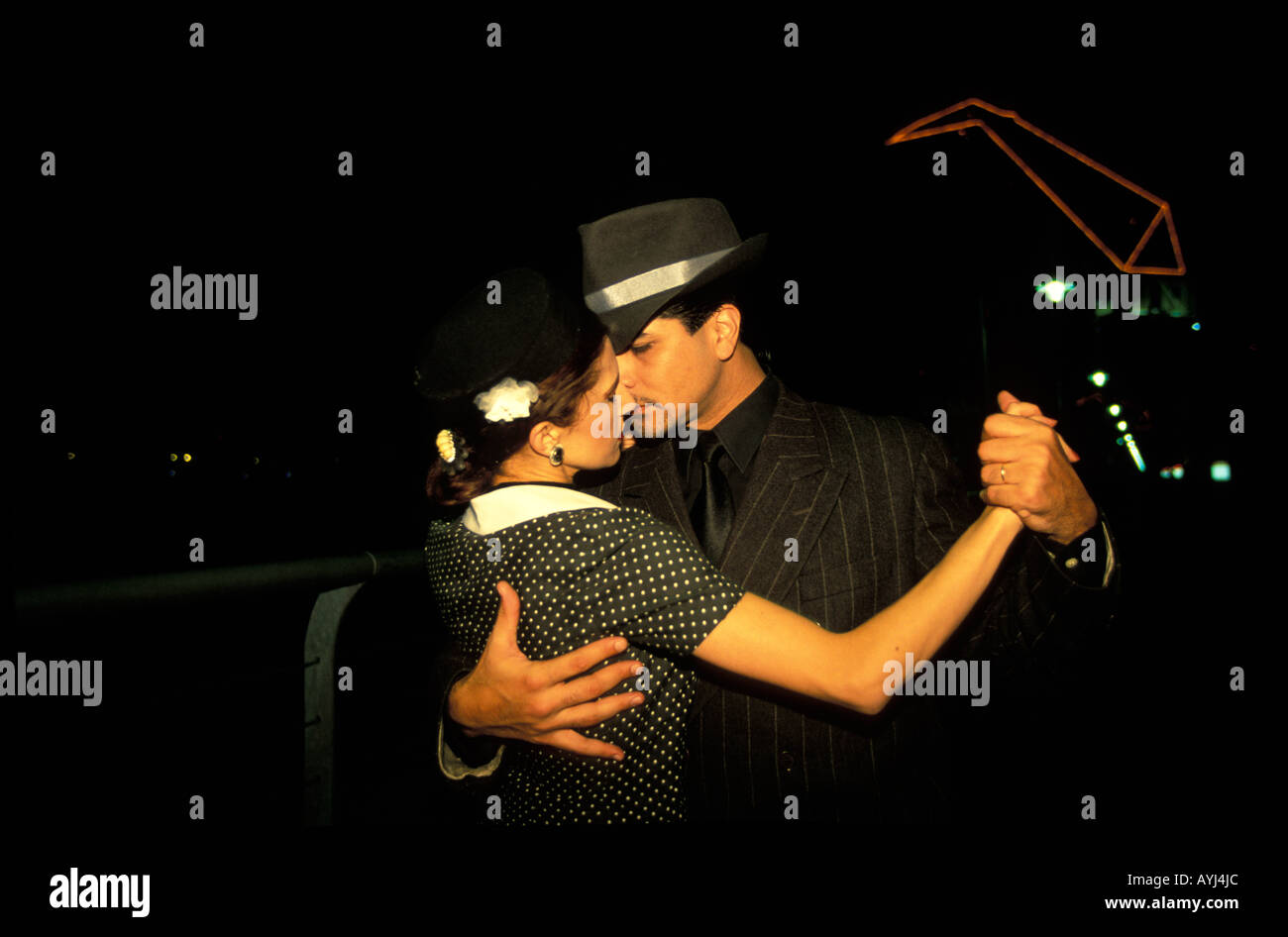 Couple dancing outside night hi-res stock photography and images - Alamy