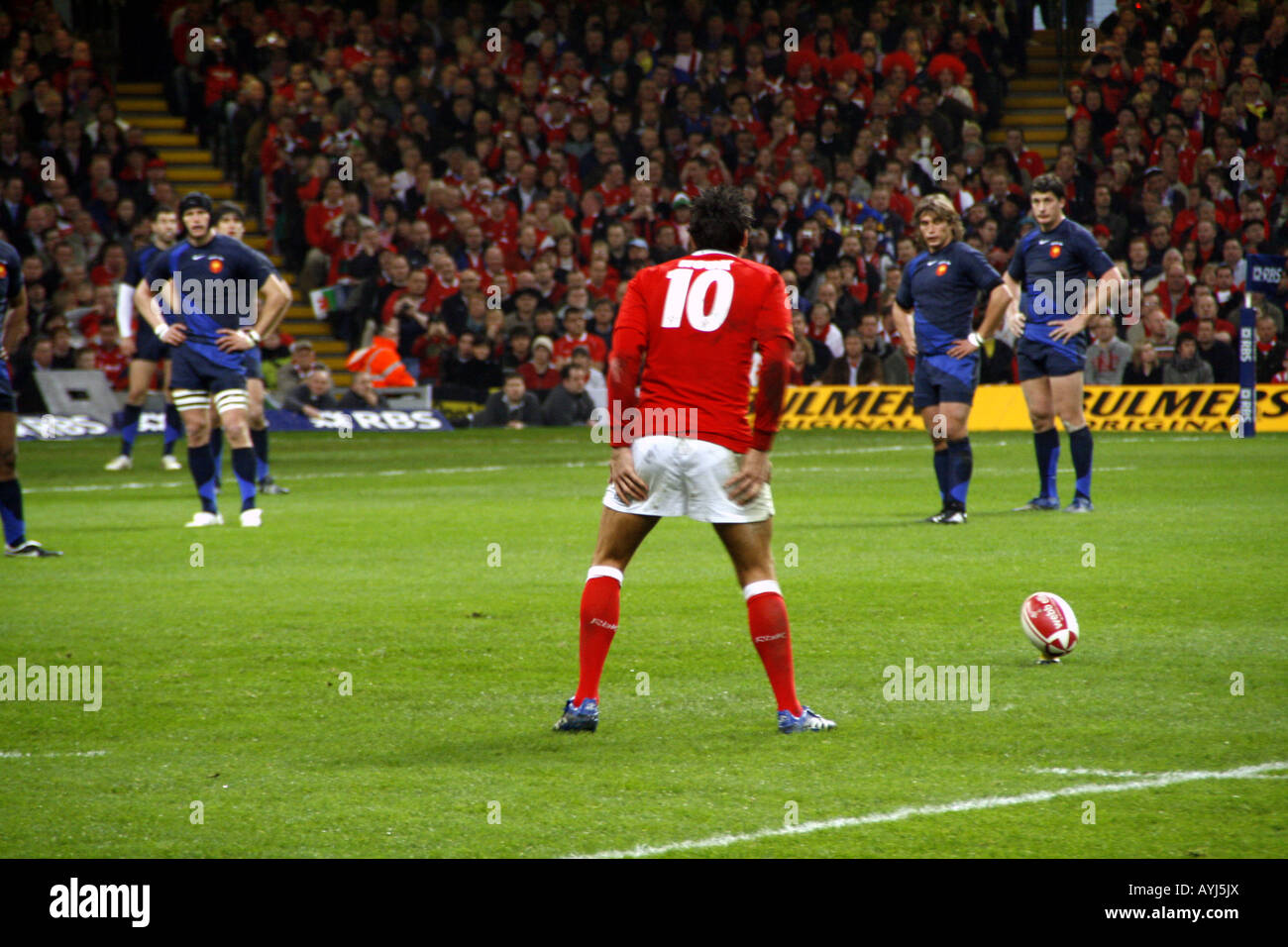 James hook rugby wales hi-res stock photography and images - Alamy