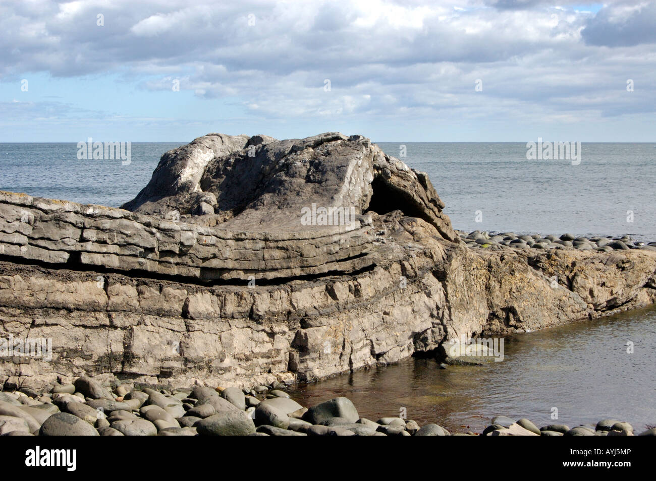 Rock layers at Dunstanburgh on the Northumberland coast Stock Photo - Alamy