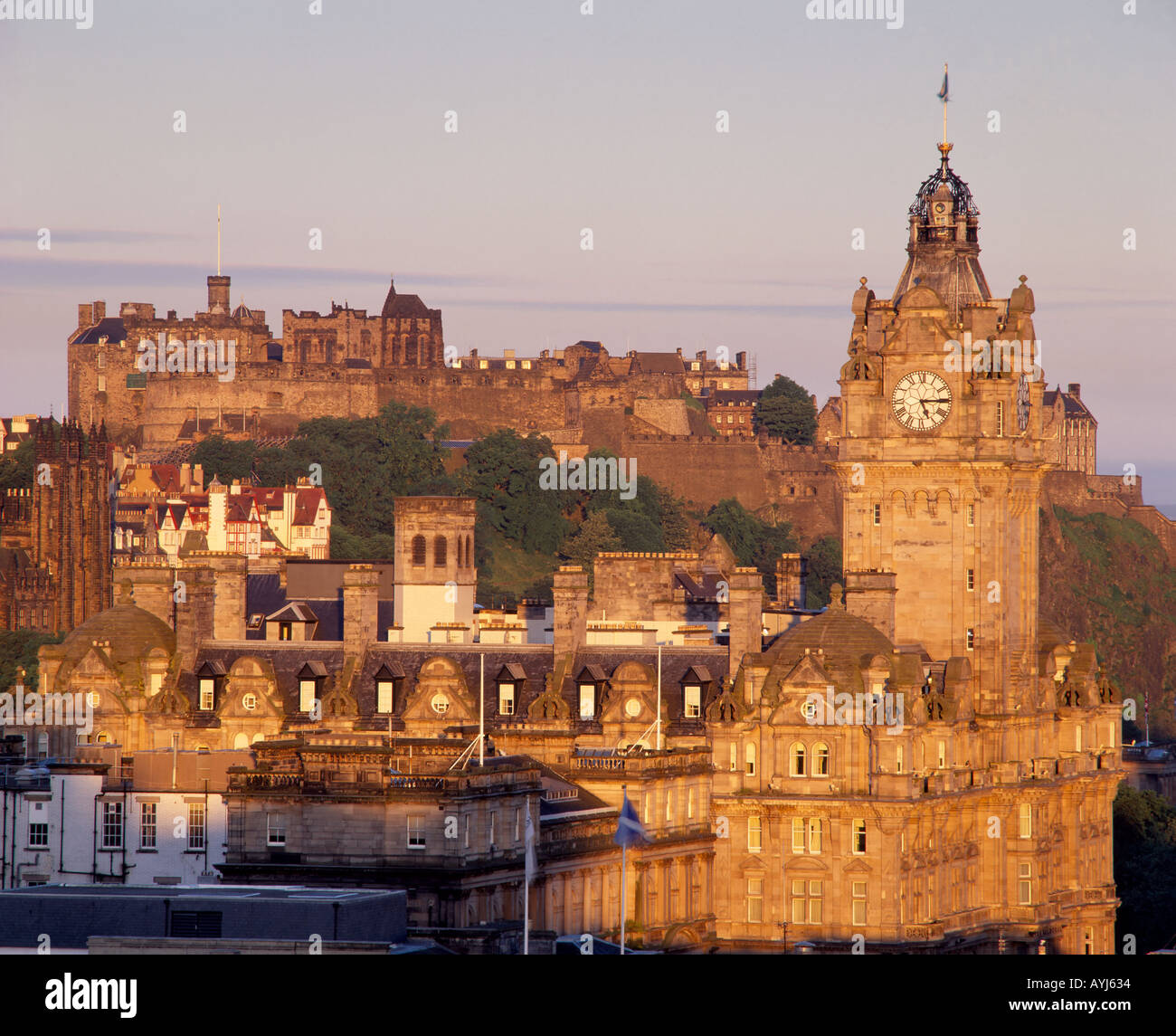 Edinburgh Castle and the Balmoral Hotel, Edinburgh, Scotland, UK Stock ...