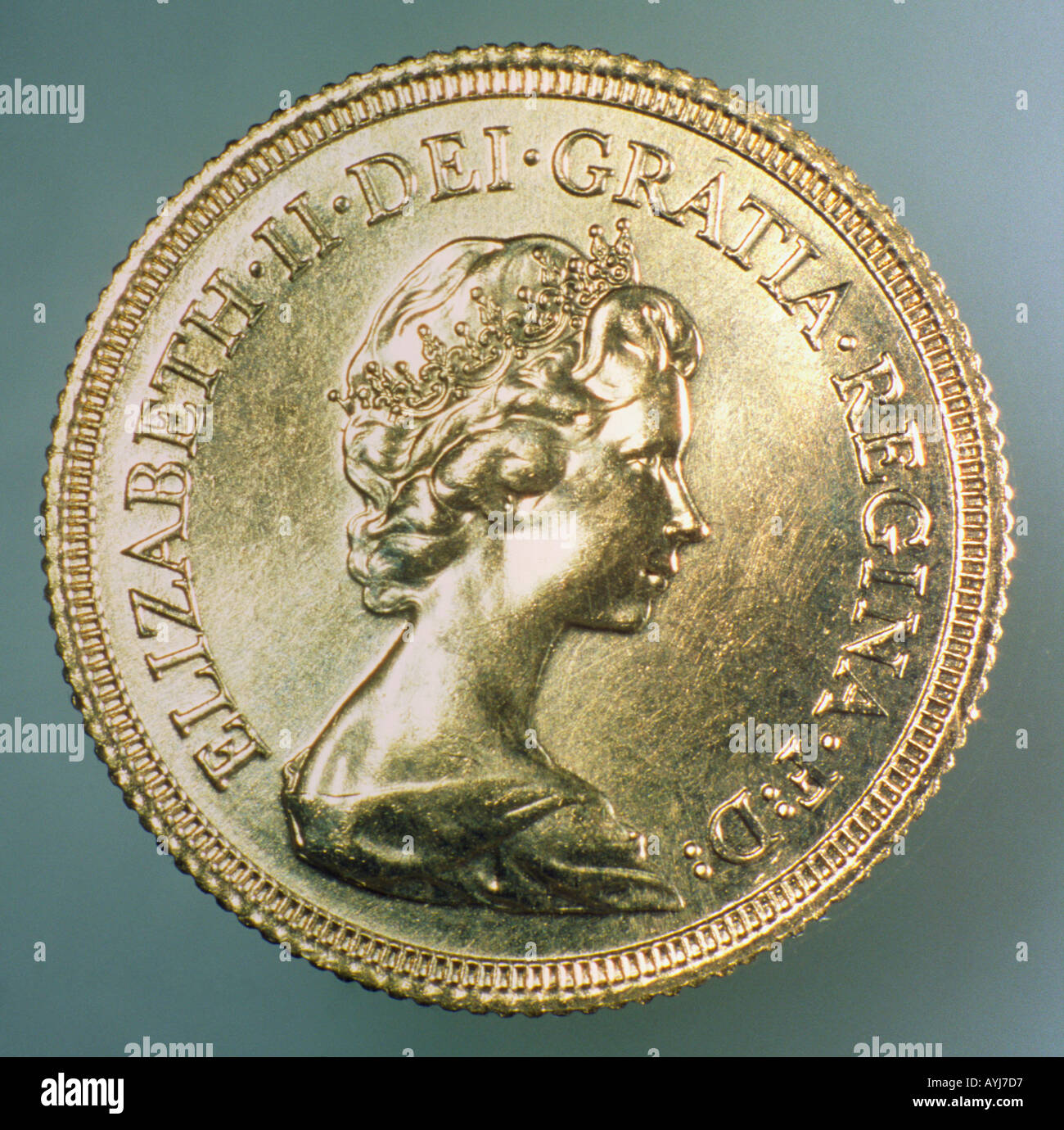 Sovereign coin elizabeth hi-res stock photography and images - Alamy