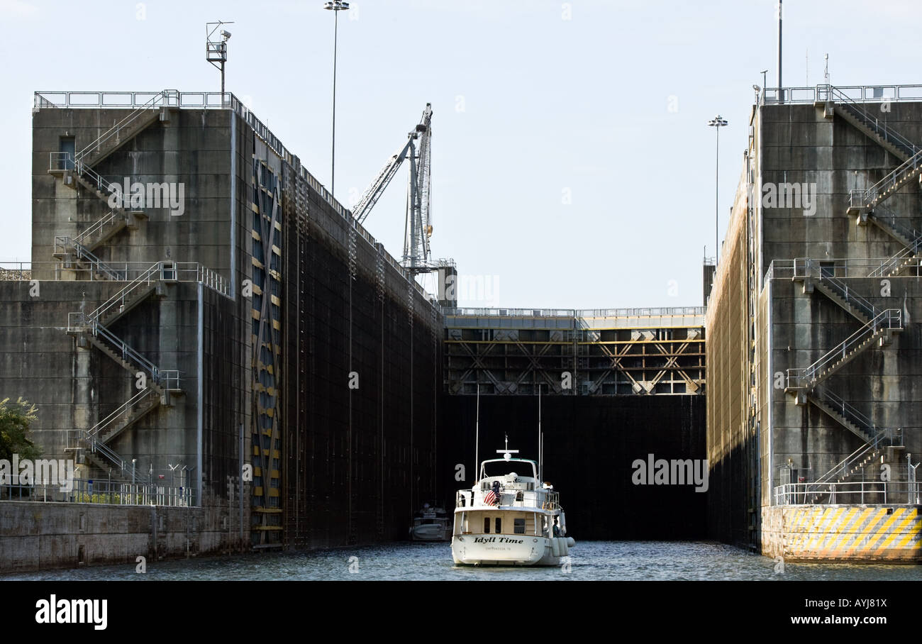 Entrance to Pickwick Locks, Tennessee River Stock Photo - Alamy