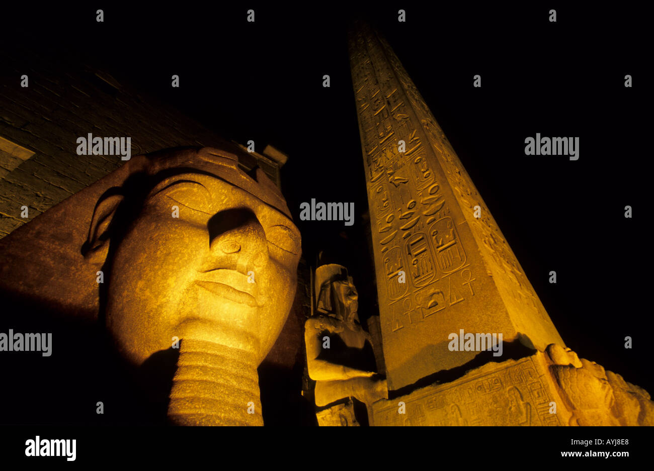 The colossal head of pharaoh ramses ii hi-res stock photography and ...
