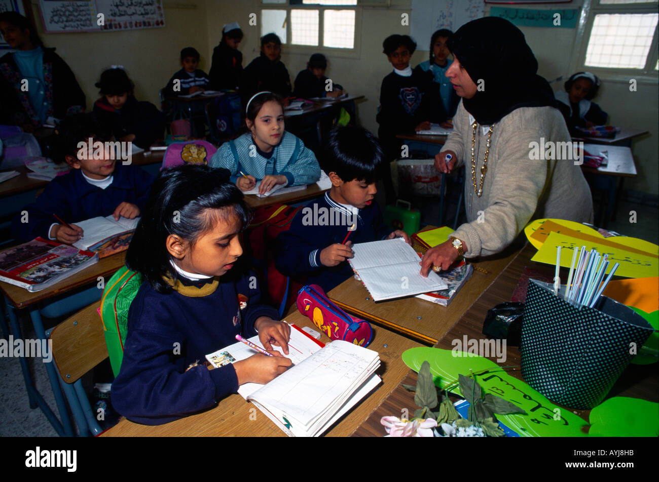 Kuwait school lesson students hi-res stock photography and images - Alamy