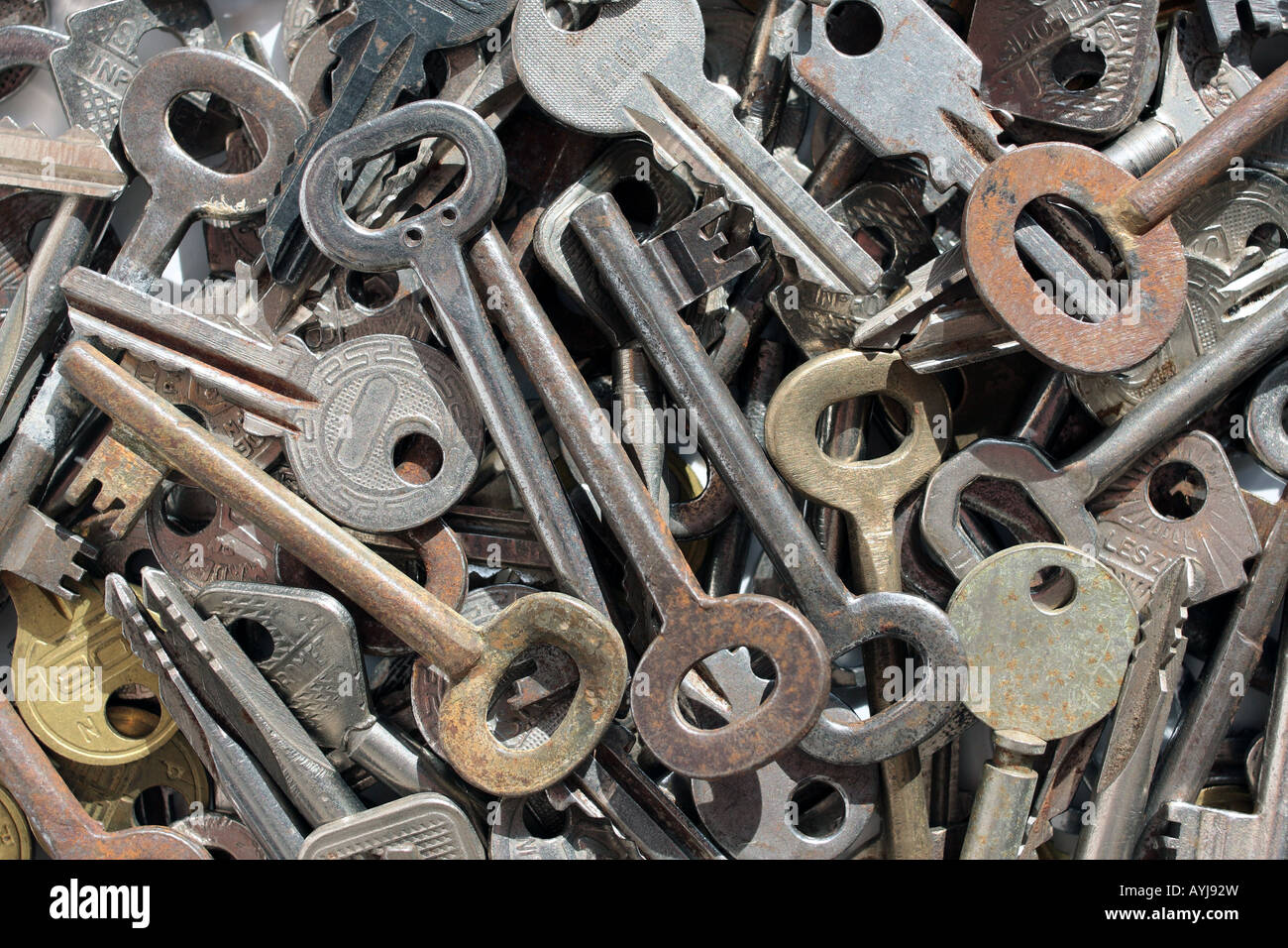 pile of old keys Stock Photo - Alamy