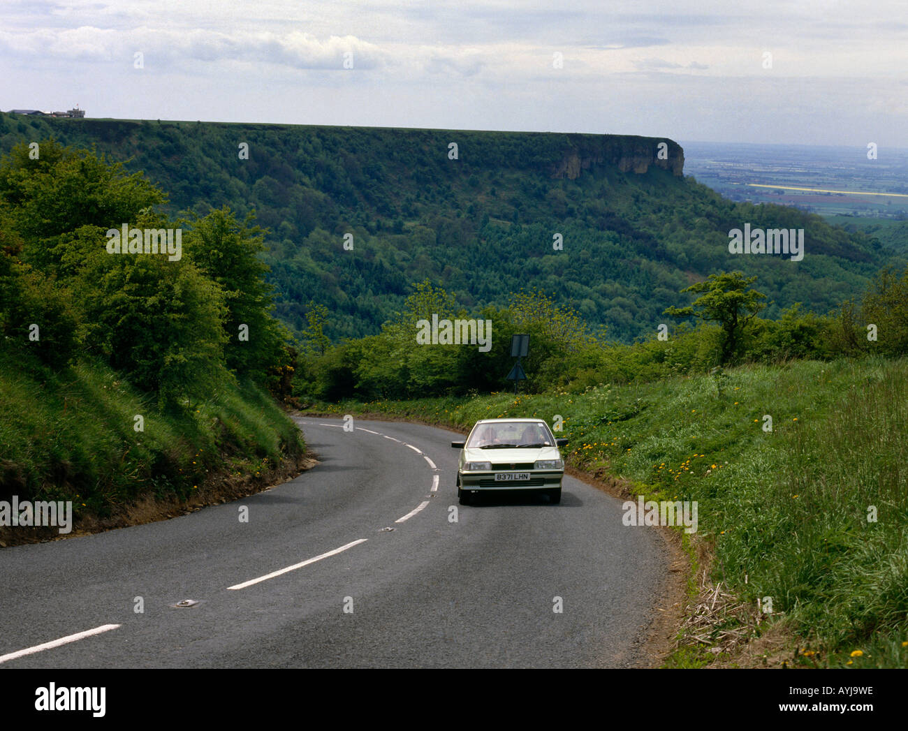 Car country road hi-res stock photography and images - Alamy