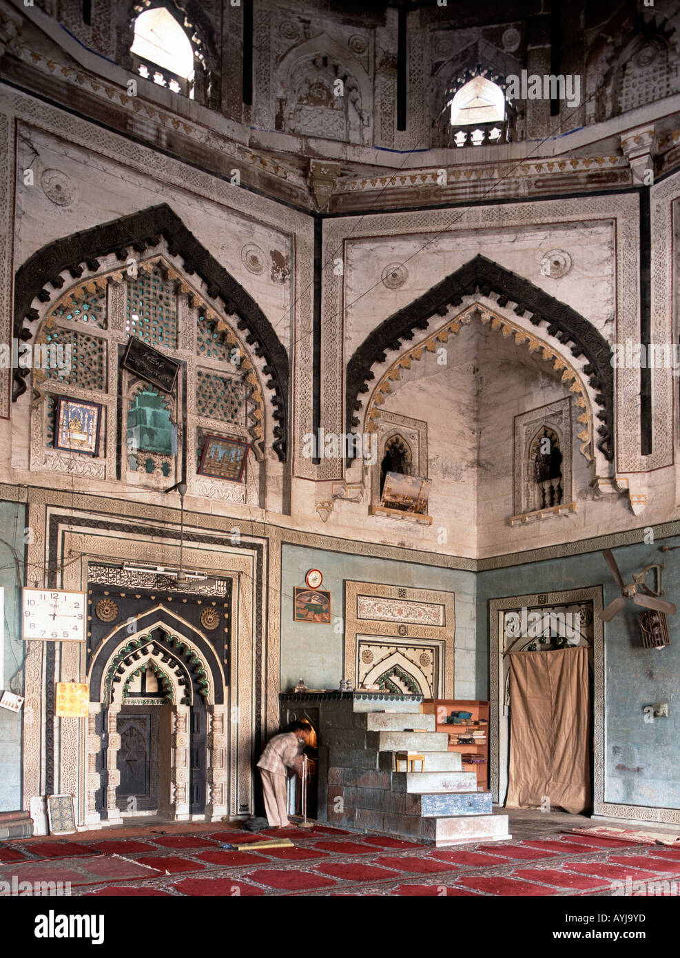Jaunpur mosque hi-res stock photography and images - Alamy