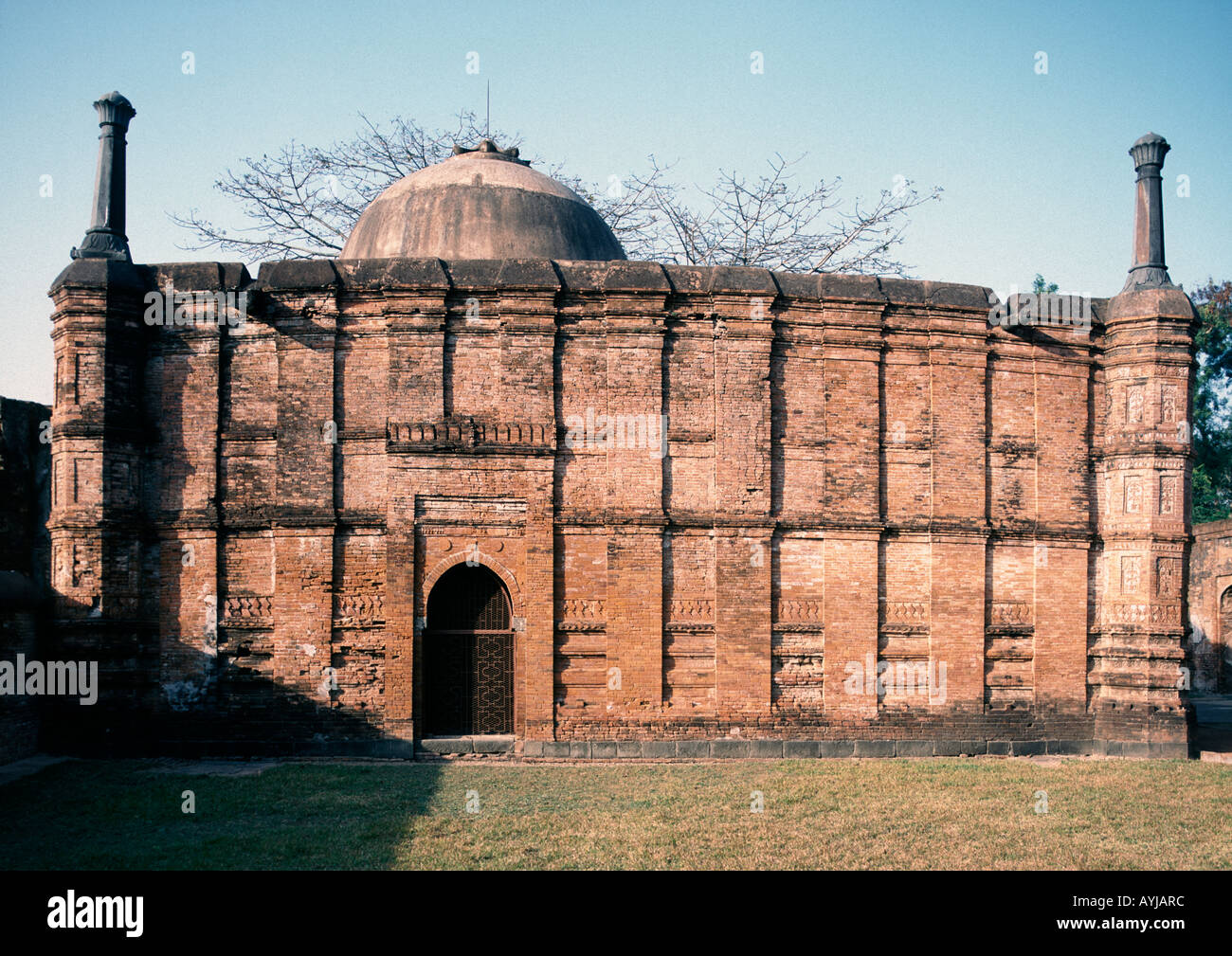 Indian muslim shrine hi-res stock photography and images - Alamy