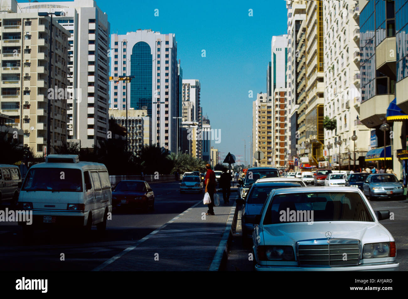 Abu Dhabi UAE Street Scene Stock Photo - Alamy