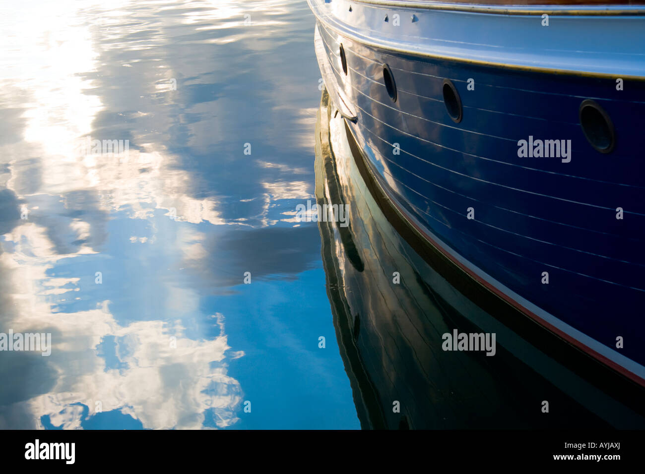 Hull dock reflections hi-res stock photography and images - Alamy