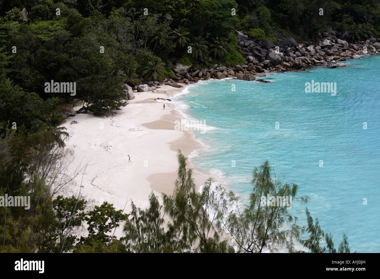 Seychelles beach paradise praslin hi-res stock photography and images ...