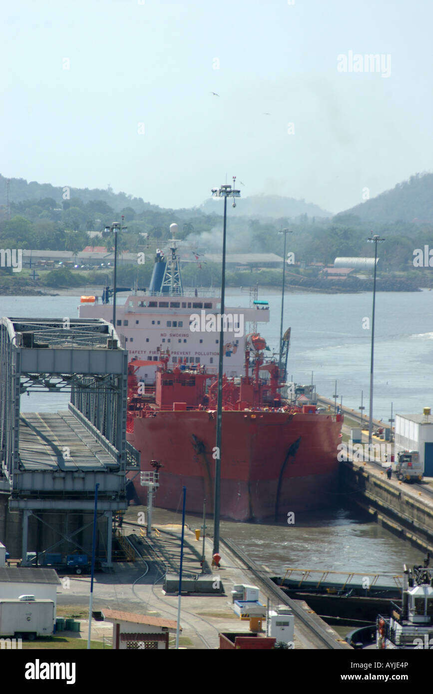 A freighter in the Panama Canal P7910 Stock Photo - Alamy