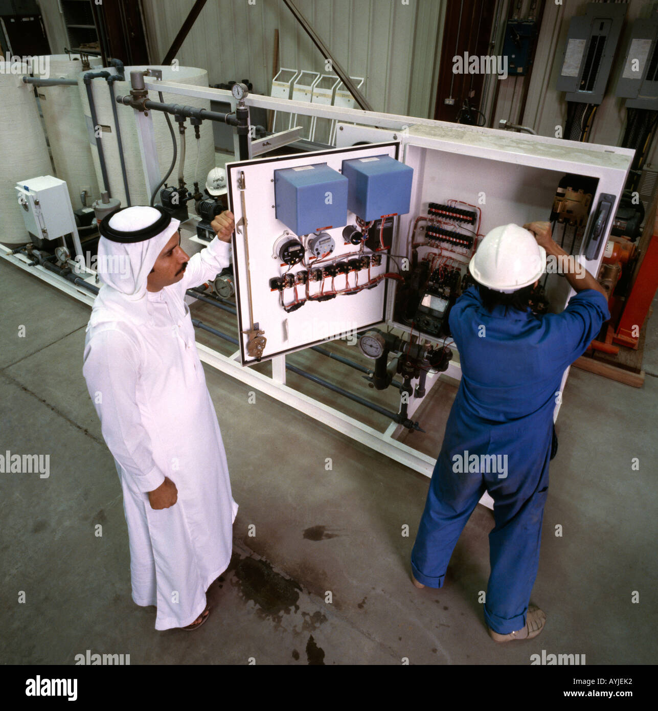 Saudi arabia workers hi-res stock photography and images - Alamy