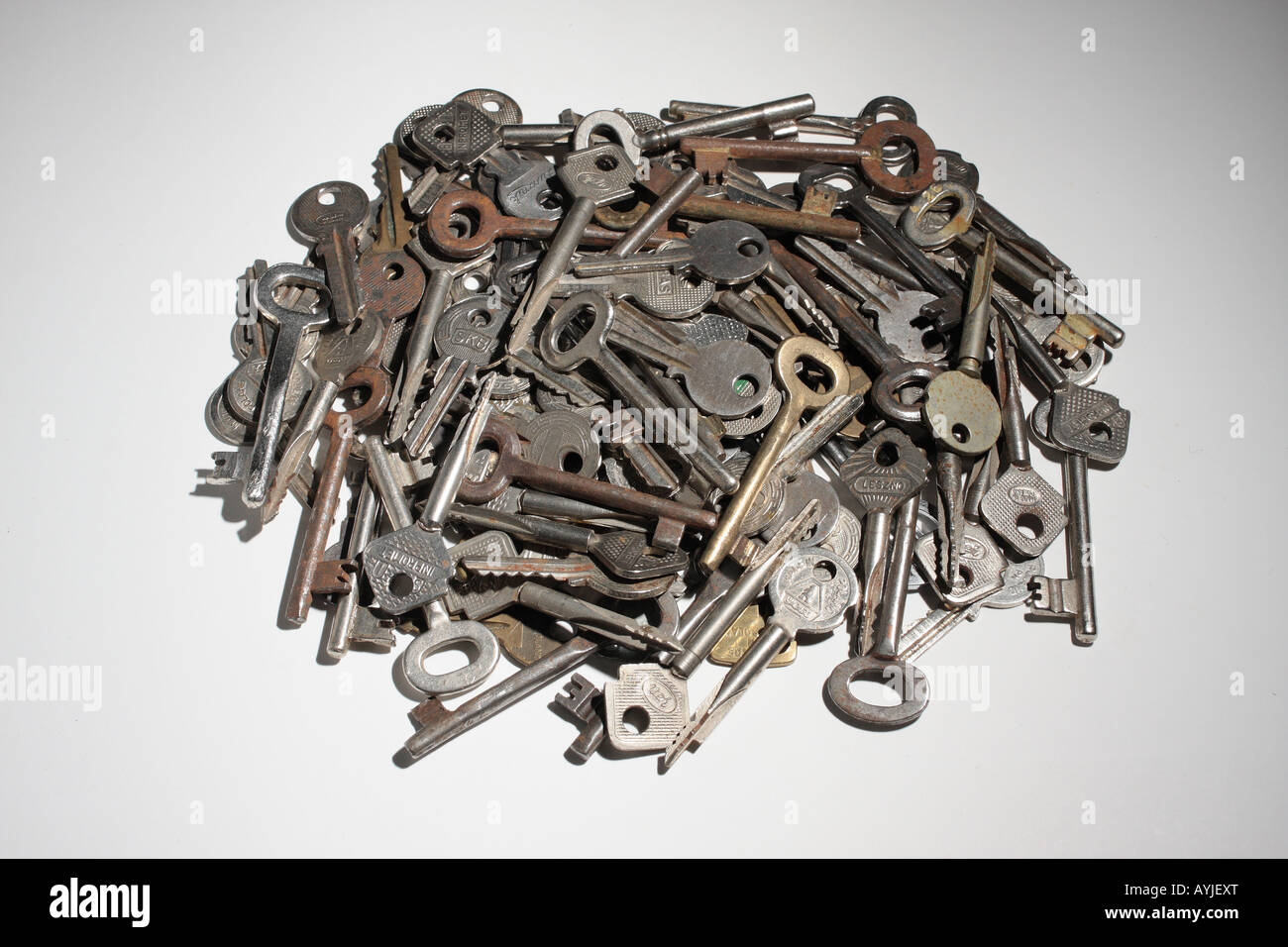 pile of old keys Stock Photo - Alamy