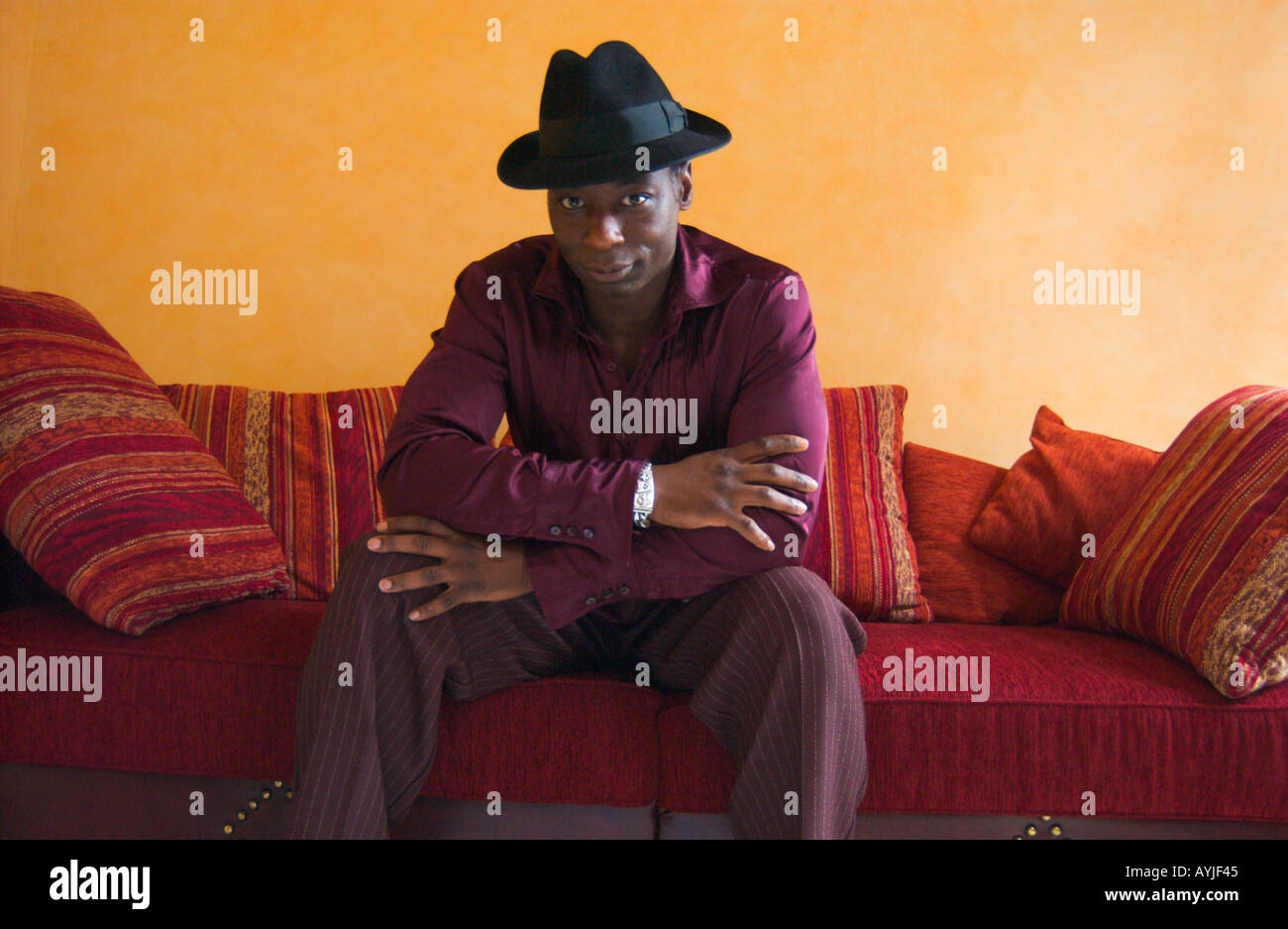 Man wearing fedora african american hi-res stock photography and images ...