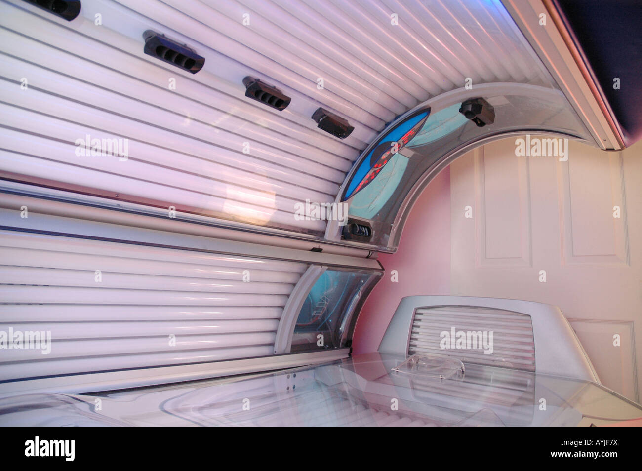 Sun bed uv hi-res stock photography and images - Alamy