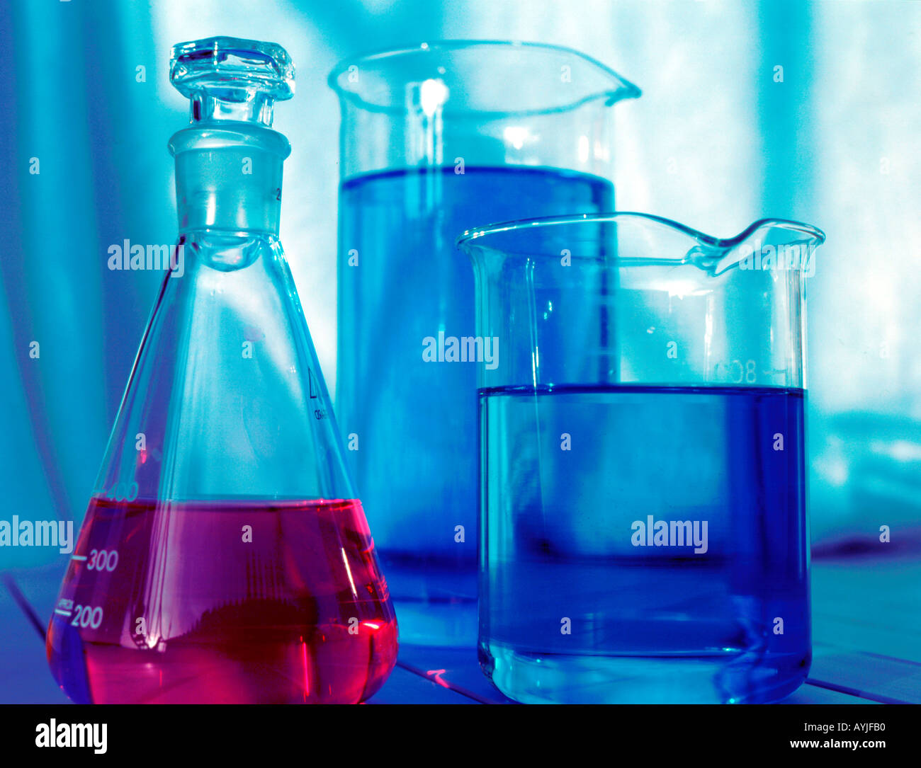 Glass labware hi-res stock photography and images - Alamy